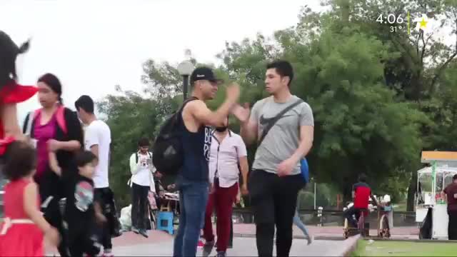 El saludo más incómodo por 'Chiquitín'