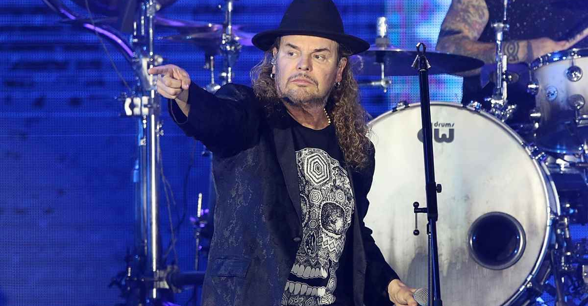 Fher de Maná anda oliendo ropa interior en festival Pa'l Norte