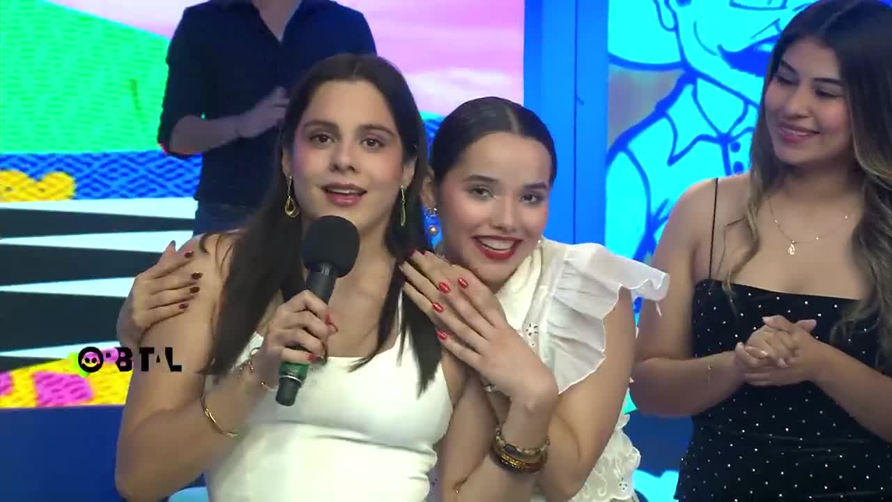 Amor apache entre chicas de 'Orbital'